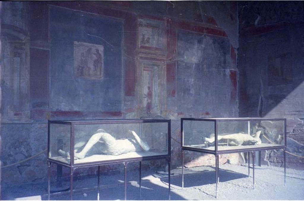 VII.9.7 and VII.9.8 Pompeii. July 2011. North-west corner of Macellum, with plaster casts.On the ...